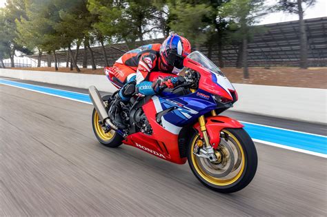 Motorrad Vergleich Honda CBR1000RR R Fireblade SP 2022 Vs Ducati