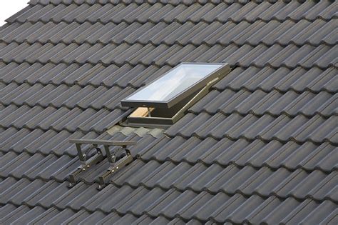 Jak wybrać i zamontować wyłazy dachowe Grupa PSB materiały