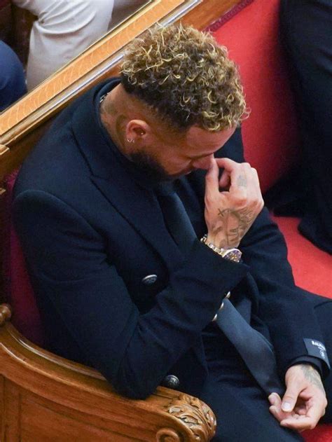 Neymar vai a tribunal para julgamento sobre corrupção
