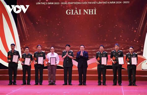 Trao giải cuộc thi viết Bảo vệ nền tảng tư tưởng của Đảng trong tình