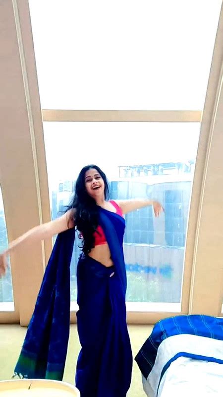 Sadhika Venugopal Big Deep Open Navel In Violet Saree And Cleavage Show