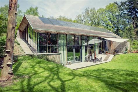 Bekijk Foto Van Ijzeren Veldweg Ondergronds Huis Ondergrondse