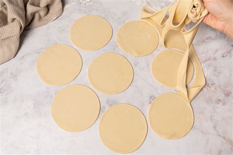 Masa de empanadillas casera receta fácil para hacerlas fritas o al horno
