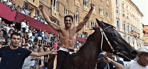 Palio Di Siena Vince La Contrada Della Lupa La Stampa