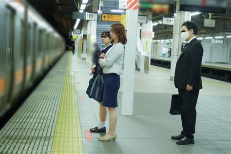 えっおばさんの私が我が子の前で痴 され必死に抵抗するも愛液を垂れ流し絶頂が止まらない巨尻母 娘の前では強気な巨尻教育ママ MGS