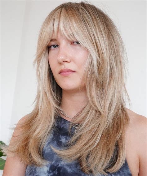 Bangs For Round Faces That Are Recommended By Expert Stylists