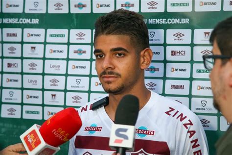 Fluminense acerta saída por empréstimo de João Neto Fluminense