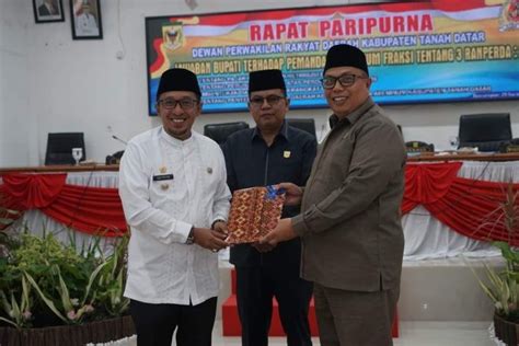 Bupati Eka Putra Menjawab Pertanyaan Fraksi Fraksi DPRD Tanah Datar