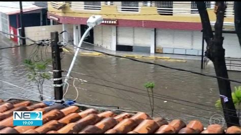 Vídeo Chuva causa transtornos e alagamentos em cidades do Grande