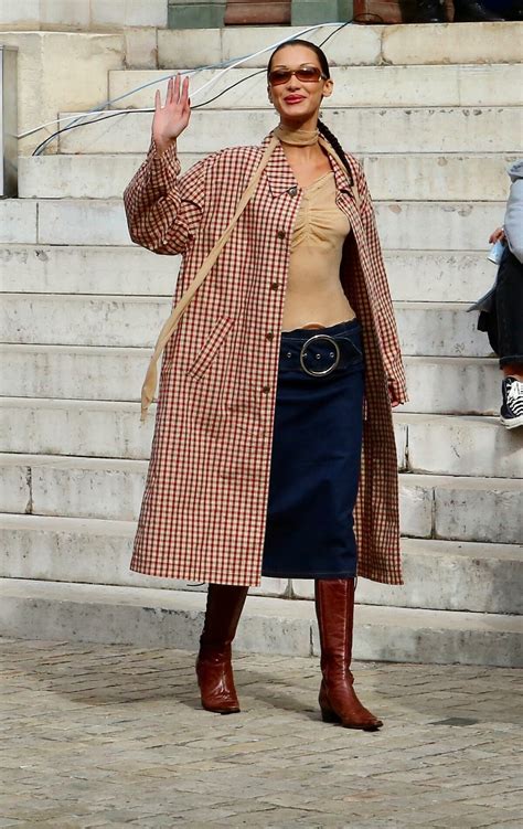 Photo Bella Hadid Sorties du défilé Thom Browne Collection Femme