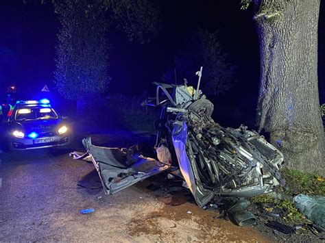 TRAGICZNY W SKUTKACH WEEKEND NA DROGACH POWIATU KIEROWCO NOGA Z GAZU