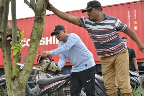 Ladang Berita Bupati Zahir Giatkan Gotong Royong Dan Salurkan Bantuan