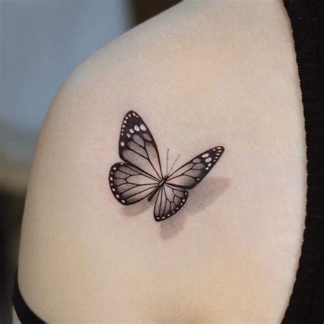 29 top idées de tatouage papillon pour femme