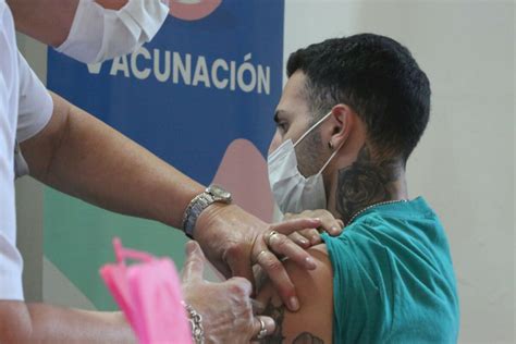 Rosario aplicarán terceras dosis de vacunas a mayores de 40 años sin
