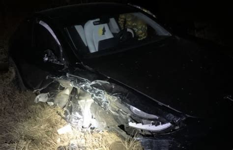 Tesla In Autopilot Si Schianta Contro Auto Della Polizia Mondo Auto