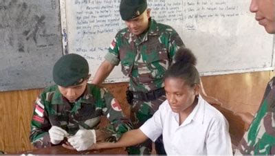 Satgas Pamtas Yonif Raider 300 Bjw Beri Pelayanan Kesehatan Tes Malaria