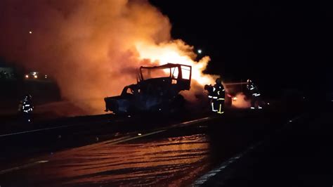 Motorista morre carbonizado após bater de frente carreta na BR 369