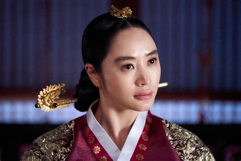 Under The Queens Umbrella Episode 13 Kim Hye Soo About To Face A