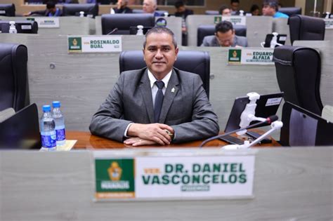 Projeto de Dr Daniel Vasconcelos para incentivar doação de livros a