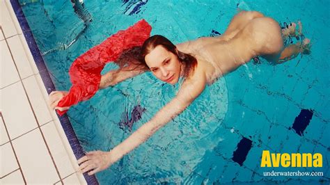 Entz Ckendes Br Nettes Teen Nackt Schwimmen Xhamster