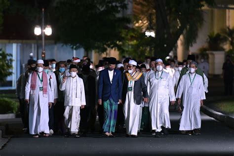 Sekretariat Kabinet Republik Indonesia President Jokowi Attends