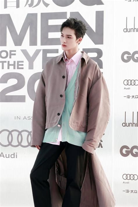 Pin by 棣欣引力 东方 息山氏 on 朱正廷 THEO 9 Fashion Coat Trench coat