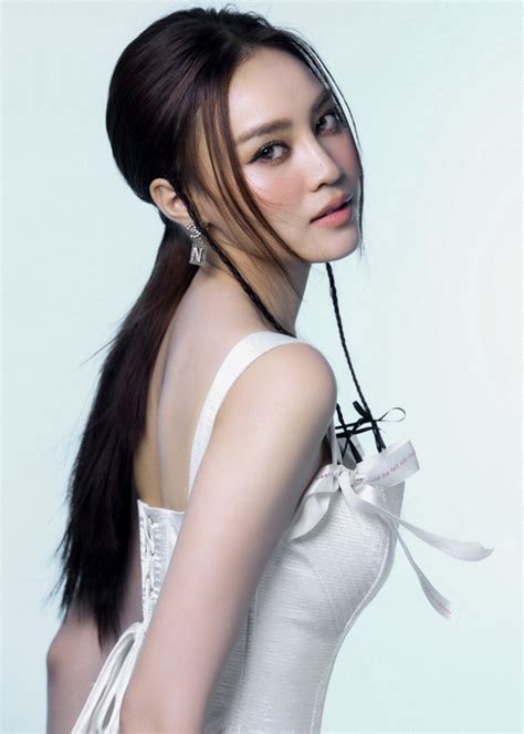 Ninh Dương Lan Ngọc tung loạt ảnh trong veo trước thềm sinh nhật tuổi 33