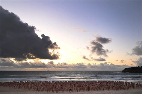 FOTO Spencer Tunick Pe Plaja Bondi Beach Din Sydney ARADON