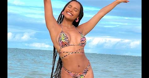 Ex BBB Gleici Damasceno usou biquíni amarrações Purepeople
