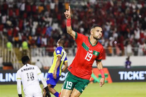 Maroc En Nesyri célèbre son but sur le banc