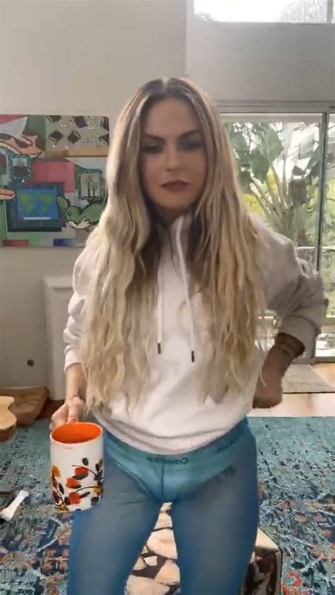 JoJo Levesque Boob Slip 14 Pics Video TheFappening