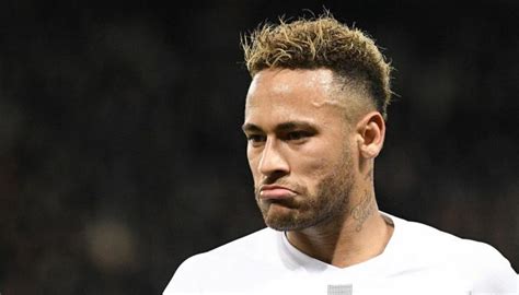 Neymar dévoile un nouveau look audacieux en pleine récupération