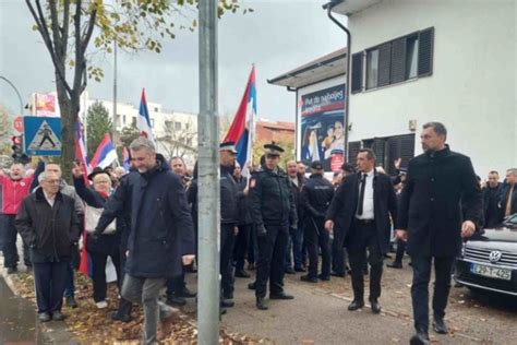 ČOVIĆEVI PORTALI SE NASLAĐUJU Nagovoreni od političkog klauna