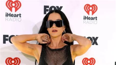 Katy Perry Sorprende Con Un Vestido De Malla Transparente Sobre