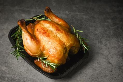 Romero De Pollo Asado Entero Pollo Al Horno A La Parrilla Barbacoa