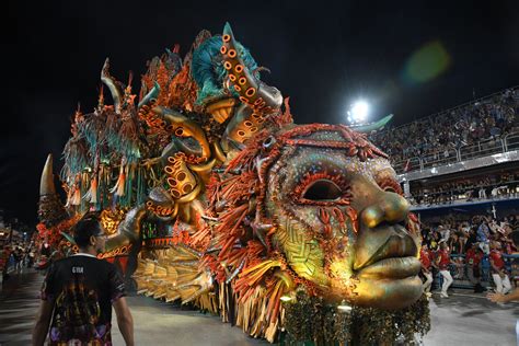 desfile exuberante Viradouro mostra força e entra na briga pelo