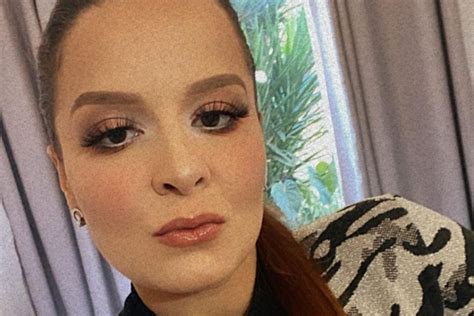 Maiara arrasa ao usar biquíni hot pants nas Ilhas Maldivas