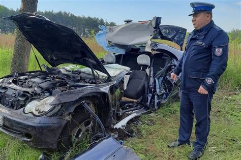Busko Zdrój Tragiczny wypadek Nie żyje 36 letni kierowca