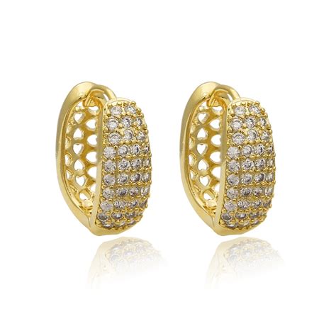 Brinco Argola Oval Cravejado Zircônias Folheado a Ouro 18k Lunozê Joias