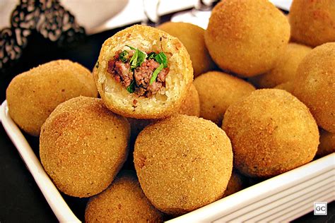Bolinho De Mandioca Recheio De Carne Sabor Sensacional
