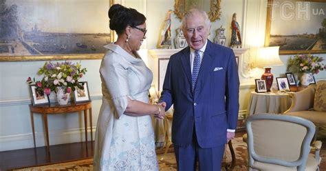 Cheerful And Cheerful King Charles III Appeared In Front Of The