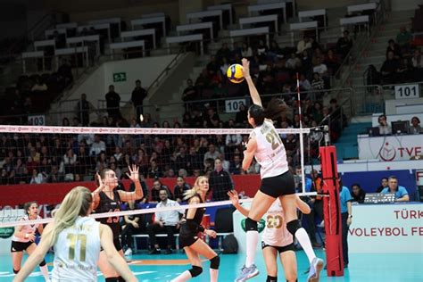 Vak Fbank Yeni Y La Galibiyetle Ba Lad Voleybol Aktuel