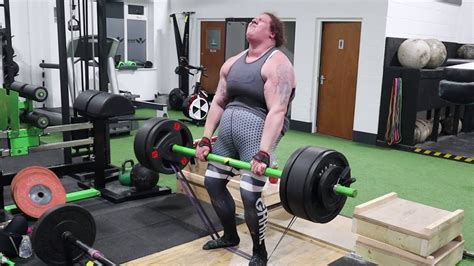 WORLDS STRONGEST WOMAN LIFTS CRAZY HEAVY WEIGHTS YouTube