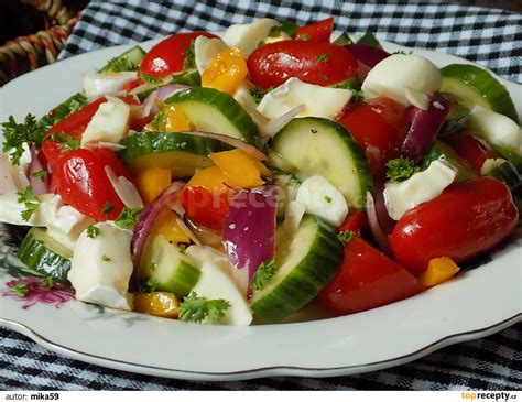 Zeleninový salát se dvěma druhy sýru recept TopRecepty cz