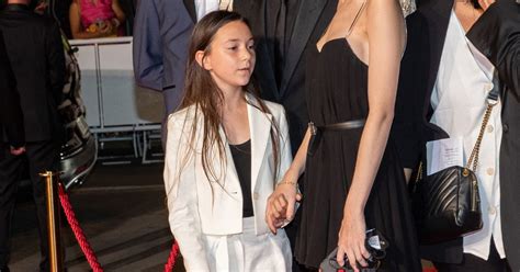 Alice Ben et Joe Attal les enfants de Charlotte Gainsbourg Montée
