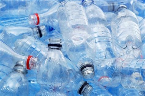 Recykling tworzyw sztucznych Jak przetwarza się butelki PET