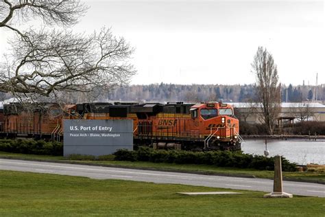 Descarriló un tren con materiales peligrosos en Arizona Infobae