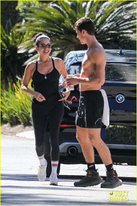 Shawn Mendes Goes Shirtless For A Hike With Rumored Girlfriend Jocelyne Miranda Photo 4897495