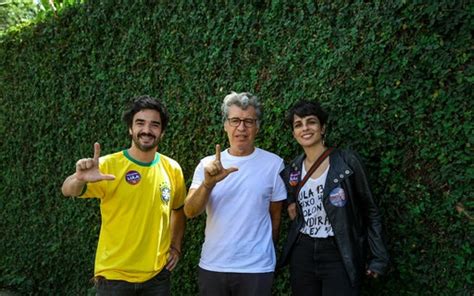 Maria Ribeiro Vai Os Ex Caio Blat E Paulo Betti Votar No Rio