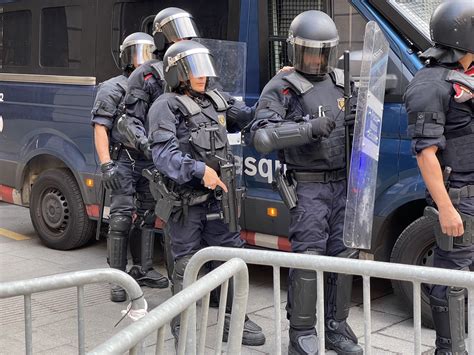 La Brimo De Los Mossos Pide Explicaciones Por Los Gases Generados
